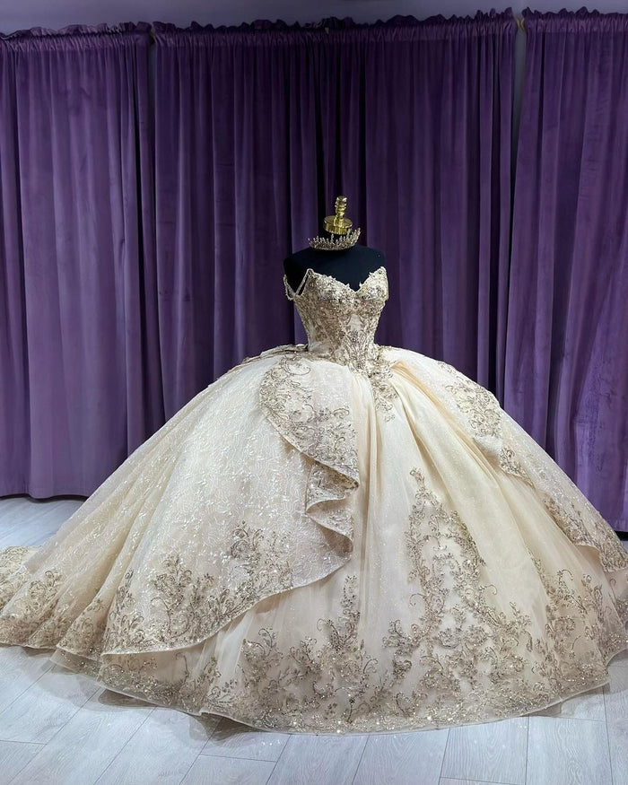 Elegant & Luxury Ball Gown Sweetheart Neck Spaghetti Straps Lace Appli